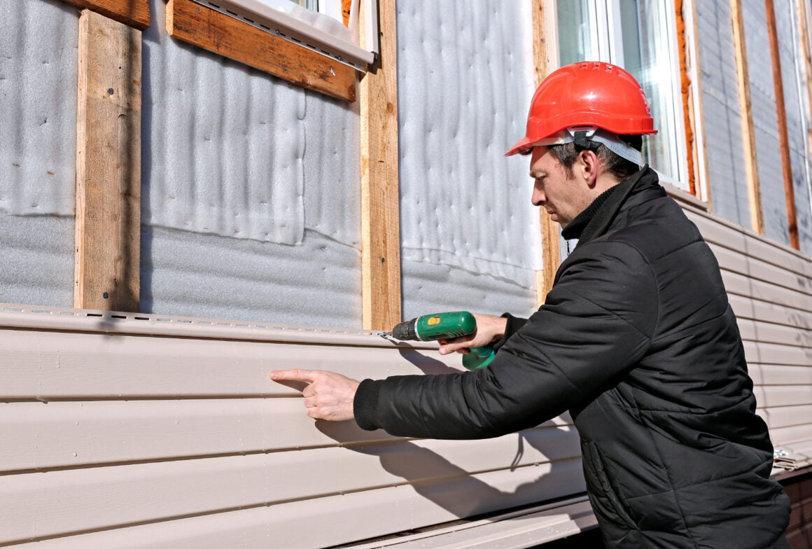 What To Consider Before Hiring A Siding Company - EmptyLightHome