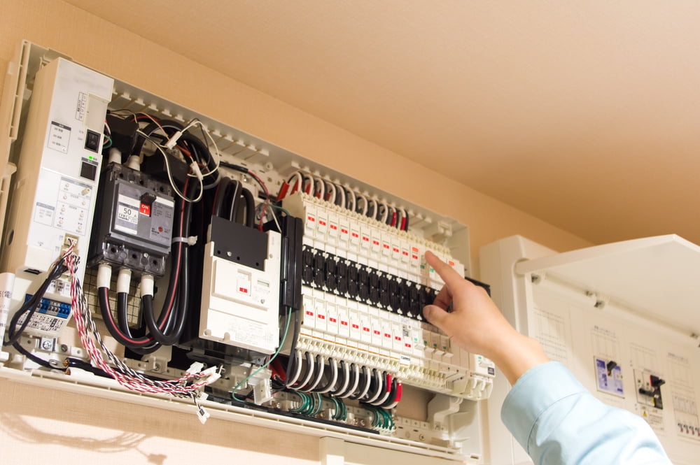 Smart Home Wiring: A Quick Guide - EmptyLightHome