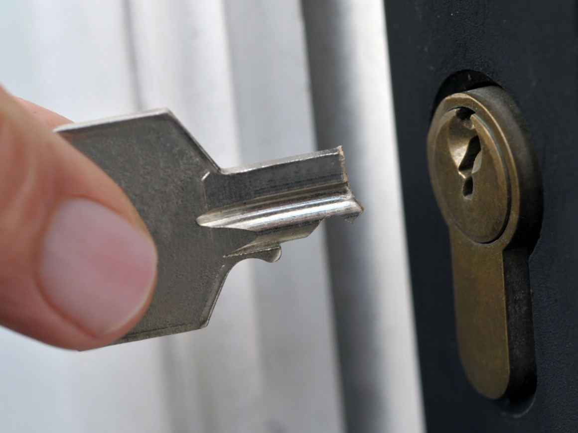 9 Most Common Door Lock Problems - EmptyLightHome 9 Most Common Door Lock Problems - EmptyLightHome