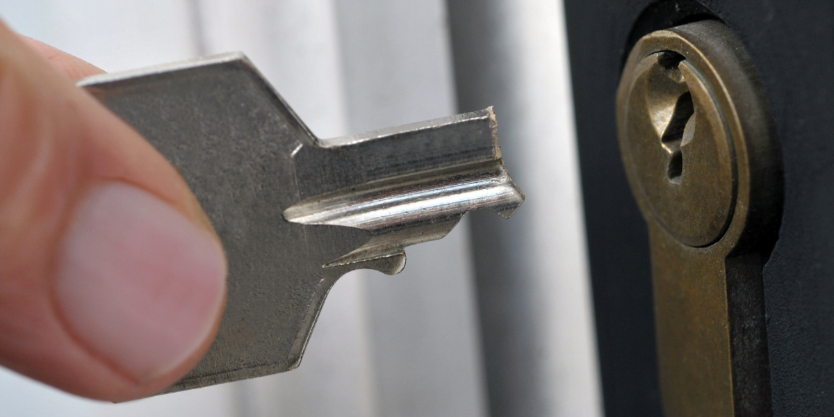 9 Most Common Door Lock Problems - EmptyLightHome